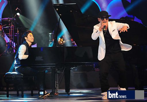 [bnt포토] 이루마 피아노 연주에, MC스나이퍼의 노래 | bnt뉴스