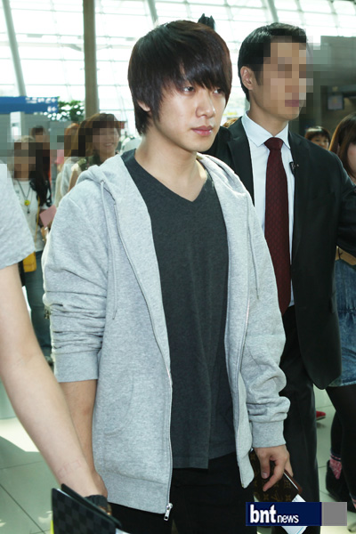 [bnt포토] FT아일랜드, 최민환 '남성미 풍기며 출국' | bnt뉴스