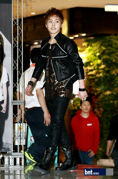 [bnt포토] EXO-M 시우민 '팬과의 만남 설레어요~' | bnt뉴스