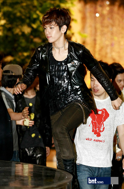 [bnt포토] EXO-K 백현, 팬들과의 만남 가벼운 발걸음 | bnt뉴스