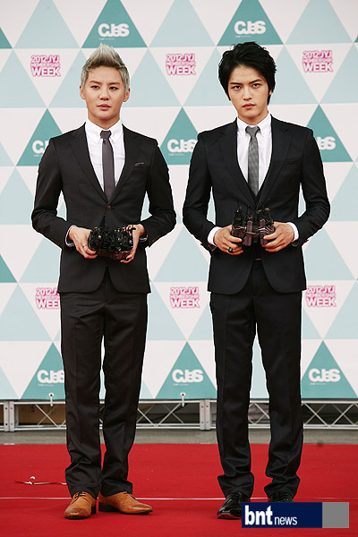 [bnt포토] JYJ '재중-준수' 시크한 수트 패션 | bnt뉴스