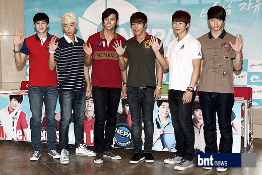 [bnt포토] 2PM, 훈훈한 남자들의 눈부신 손인사~ | bnt뉴스