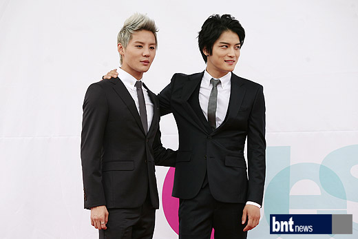 [bnt포토] JYJ 재중-준수, 유천이는 없지만 둘이서 다정히 한컷~ | bnt뉴스