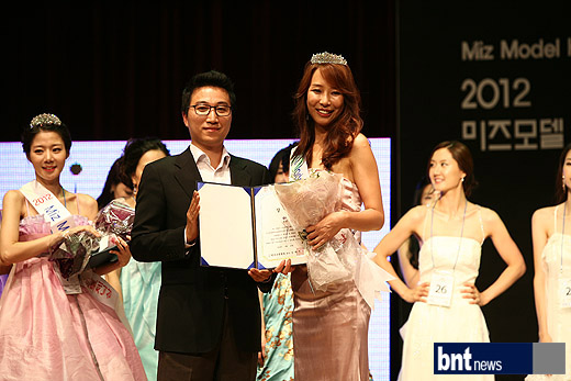 [bnt포토] 2012 미즈모델 '엣뮤 패션상' 이지숙 | bnt뉴스