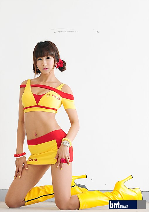 [bnt포토] 레이싱모델 서윤아, 빛나는 꿀벅지 | bnt뉴스