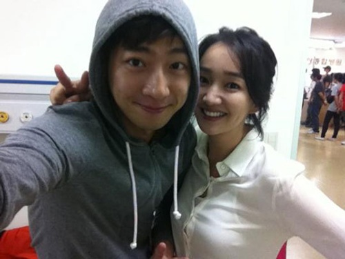 수애 이상엽 다정 셀카, 정말 친근해 보여…훈훈 | bnt뉴스