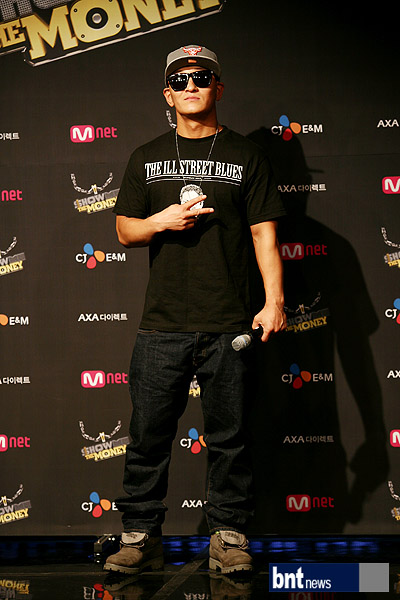 [bnt포토] '쇼 미더 머니' MC 스나이퍼 '래퍼들간 별들의 전쟁 펼쳐요~' | bnt뉴스