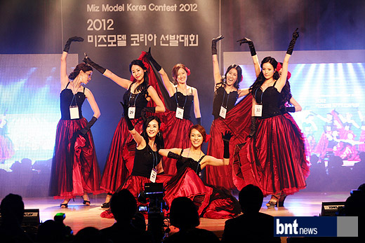 [bnt포토] '2012 미즈모델'의 감출 수 없는 끼! | bnt뉴스