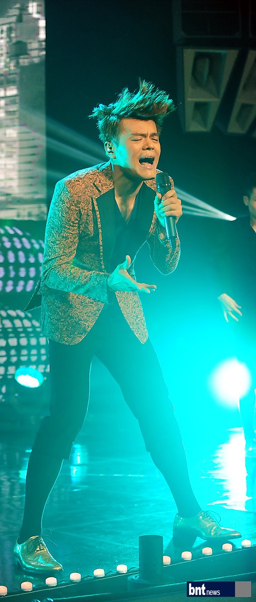 [bnt포토] SBS MTV '더 쇼' 출연한 박진영 | bnt뉴스