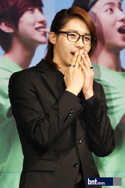 [bnt포토] B1A4 신우 '아직 초보아빠에요~' | bnt뉴스