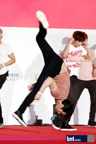 [bnt포토] 2PM 찬성, 파워 텀블링~! | bnt뉴스