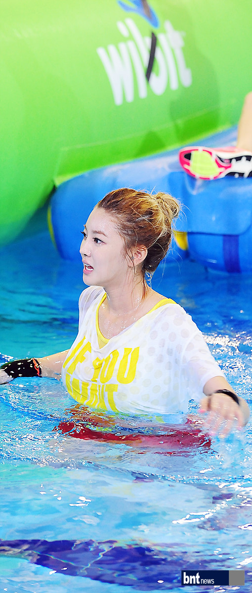 [bnt포토] NS윤지 '젖으니까 더 섹시하죠?' | bnt뉴스