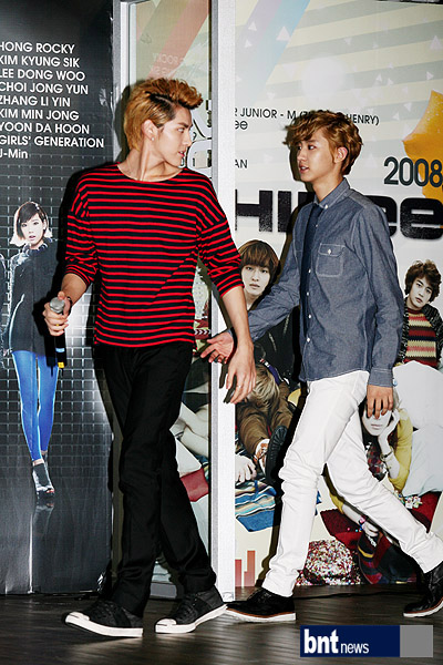 [bnt포토] 'SM 전시회' EXO, 시크한 발걸음 | bnt뉴스