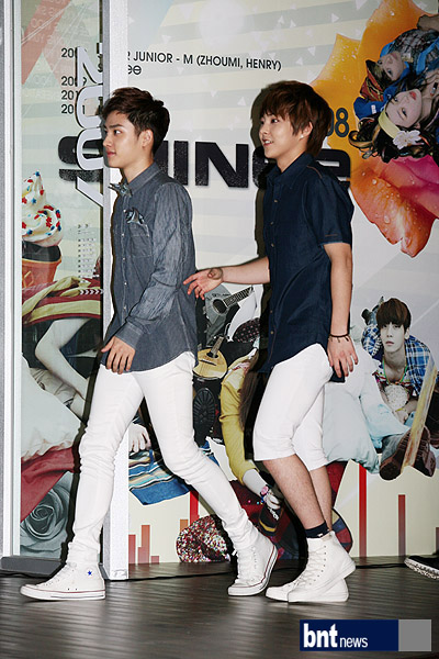 [bnt포토] 'SM 전시회' EXO, 데님 & 화이트팬츠로 맞췄어요~ | bnt뉴스