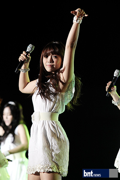 [bnt포토] 에이핑크 정은지 '왼손은 거들 뿐~' | bnt뉴스