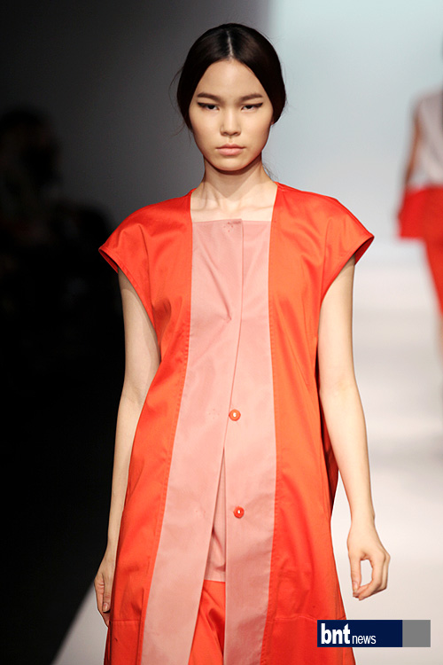[bnt포토] 진정선, 여름엔 화사하게 주목 받는 오렌지 컬러 | bnt뉴스