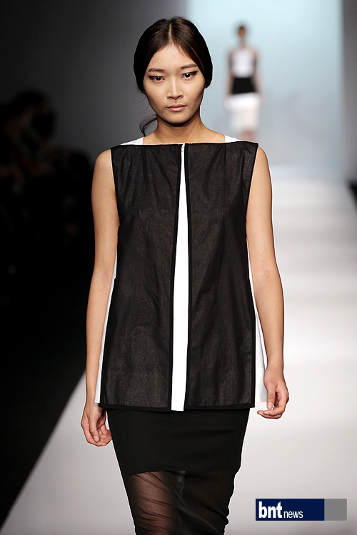 [bnt포토] 르이 2013 S/S 컬렉션, 단아한 블랙의 매력 | bnt뉴스