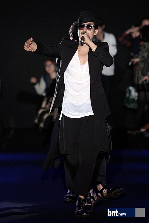 [bnt포토] 타이거 JK, 힙합 소울로 런웨이 점령~! | bnt뉴스