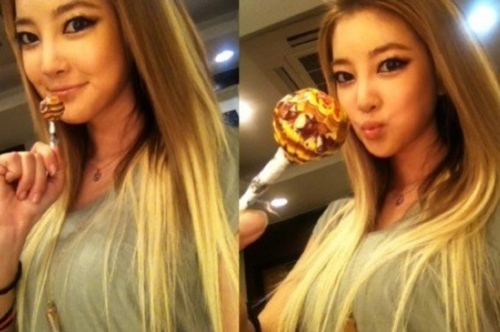 NS윤지, 착시 사탕셀카로 소두 인증샷 공개 | bnt뉴스