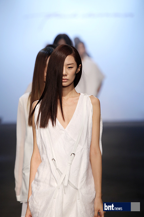 [bnt포토] 박춘무 디자이너의 2013 S/S 컬렉션 | bnt뉴스