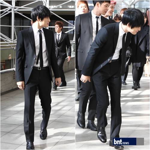 김재중 깍듯인사, 팬들에게 허리숙여 화답 'KBEE 2012' | bnt뉴스