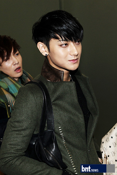 [bnt포토] EXO-M 타오, 눈 뗄 수 없는 시크 미소~ | bnt뉴스