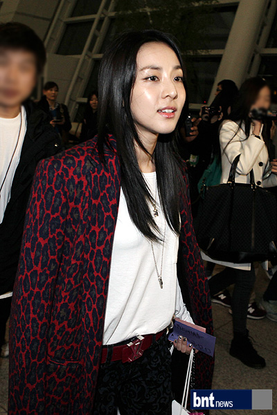 [bnt포토] 2NE1 산다라박, 레오퍼드 재킷은 어깨에 걸칠 뿐~ | bnt뉴스
