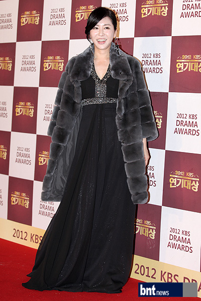 [bnt포토] 김예령 '여배우도 추워요~' (KBS연기대상) | bnt뉴스