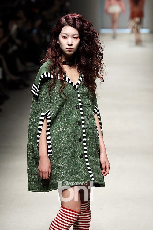 [bnt포토] 그레인지 야드 F/W 컬렉션, 상큼한 케이프 스타일링 | bnt뉴스