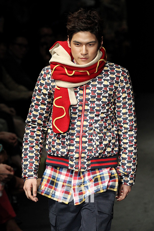 [bnt포토] 비욘드 클로젯 F/W 컬렉션, 위트 넘치는 '소스 목도리' | bnt뉴스