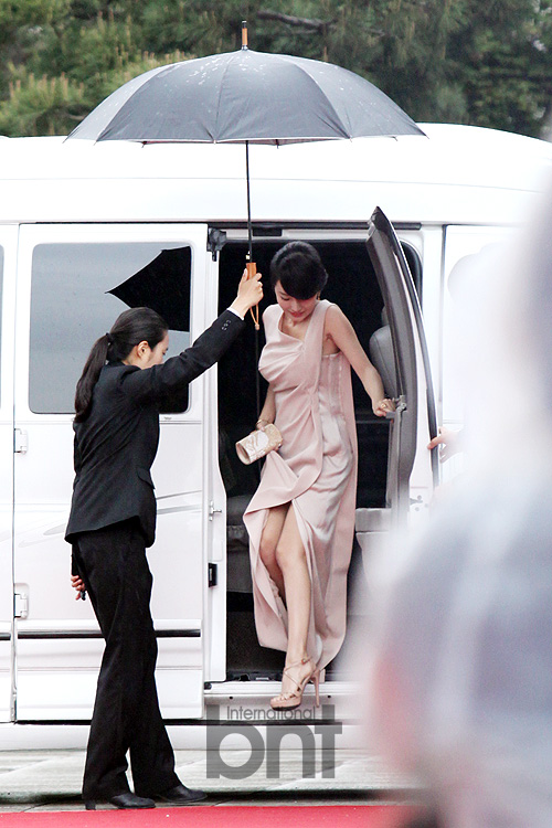 [bnt포토] 이정현, 등장부터 아찔한 그녀 (백상예술대상) | bntnews