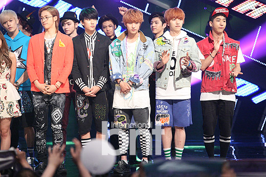 [bnt뉴스] B1A4, 1위 발표 직전 '두근두근~' | bnt뉴스