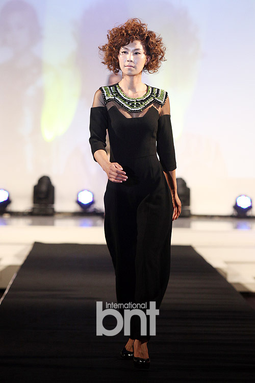 [bnt포토] 토니앤가이 50주년 자선 헤어쇼, 섹시한 캣워크~ | bnt뉴스