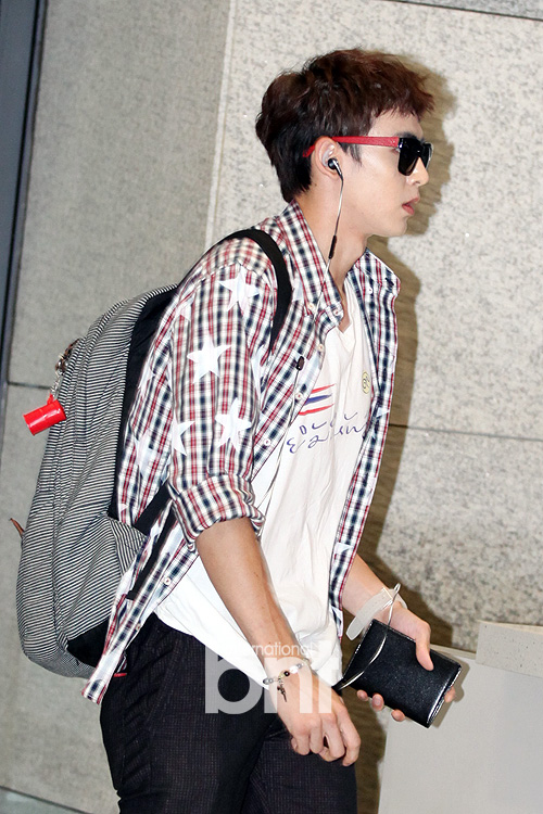 [bnt포토] 2PM 닉쿤, 발걸음 제촉하는 옆모습 '시크함 물씬~' | bnt뉴스