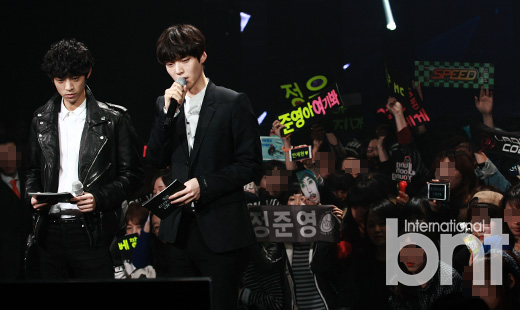 [bnt포토] '엠카 첫 MC' 정준영-안재현 '벌써부터 팬들이 가득~' | bnt뉴스