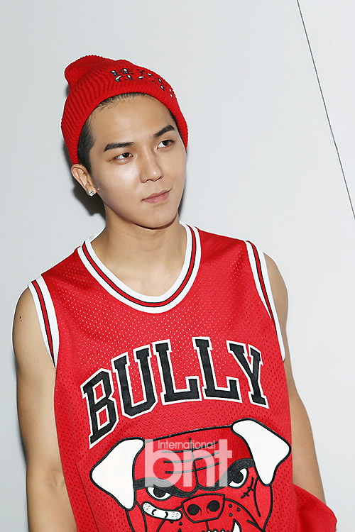 [bnt포토] 위너 송민호, 백스테이지에선 여유로운 미소