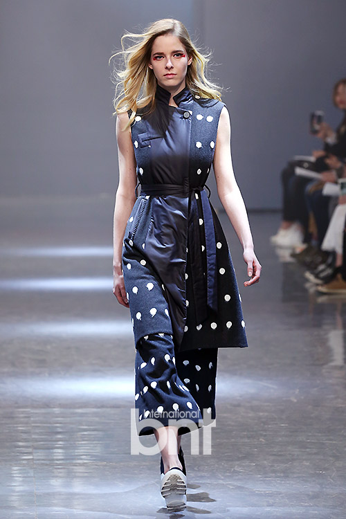 [bnt포토] 이청청 라이 15 F/W 컬렉션 '도트패턴 패치워크 원피스' | bnt뉴스