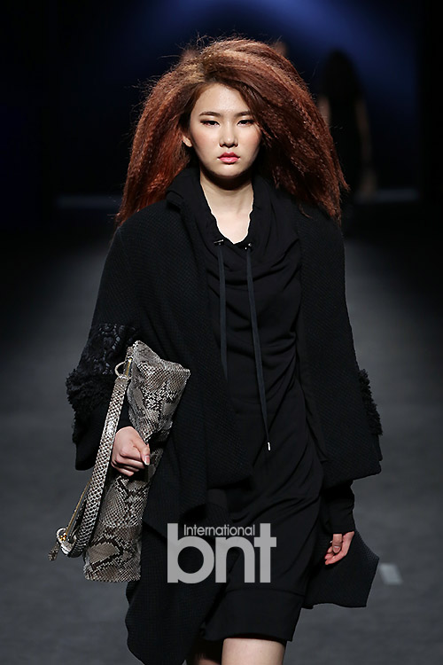 [bnt포토] 엔쥬반 15 F/W 컬렉션 '시크하고 우아한 블랙' | bnt뉴스