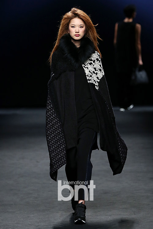 [bnt포토] 엔쥬반 15 F/W 컬렉션 '우아한 블랙의 향연' | bnt뉴스