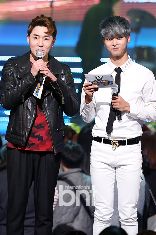 [bnt포토] 붐-엔, 블랙앤화이트 MC (쇼챔피언) | bntnews