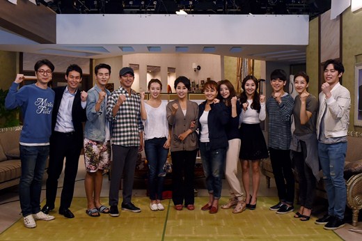 ‘이브의 사랑’ 고사 현장 공개…출연진 총출동 | bnt뉴스