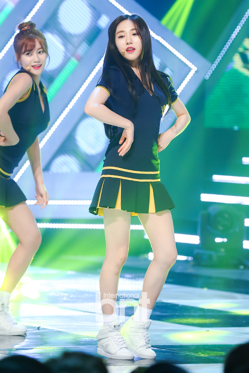 [bnt포토] AOA 민아 '제 허리가 이 정도라고요~' | bnt뉴스