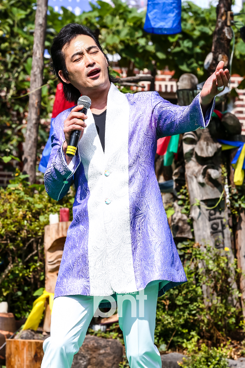 [bnt포토] 이성우 '트로트는 느낌이죠~ | bnt뉴스