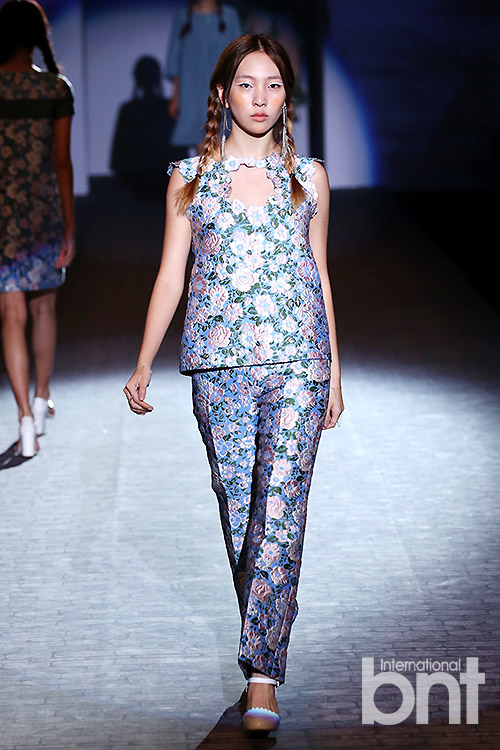 [bnt포토] 이진이, 화려한 꽃들의 향연 (미스지컬렉션) | bnt뉴스