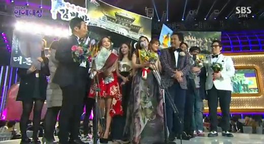 ‘2015 SBS 연예대상’ 베스트팀워크상, ‘주먹 쥐고 소림사’ 팀 선정 | bnt뉴스