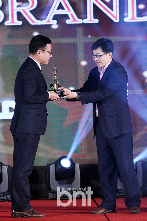 [bnt포토] ‘2016 인터내셔널 뷰티 브랜드 어워즈 인 샤먼’에서 글로벌 베스트 네추럴 코스메틱 부문 수상한 네이처리퍼블릭 진생 로얄 실크 워터리 크림 | bnt뉴스