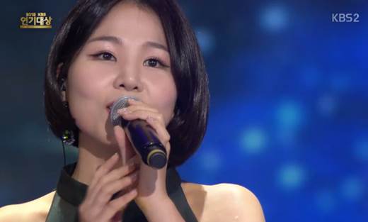 ‘2015 KBS 연기대상’ 알리, 축하무대서 ‘프로듀사’ OST 열창 | bnt뉴스