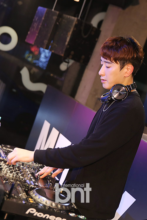 [bnt포토] 스타일난다 연말파티 'DJ가비의 오프닝 디제잉' | bnt뉴스