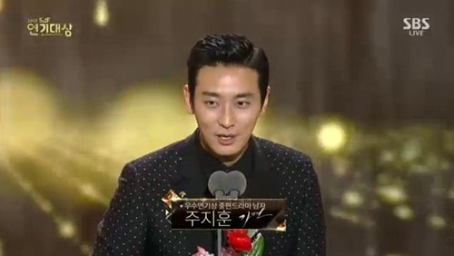 ‘2015 SBS 연기대상’ 주지훈 “더운 여름에도 즐겁게 촬영 감사” | bnt뉴스