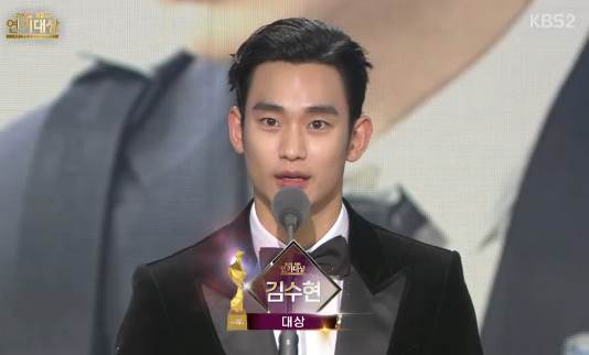 ‘2015 KBS 연기대상’ 고두심-김수현, 대상 수상 | bnt뉴스